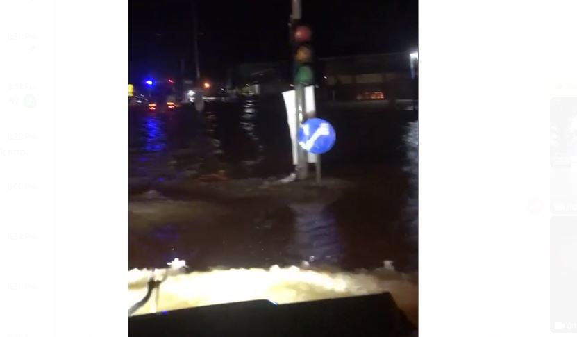 Keluarga enam beranak dari Singapura terkandas akibat banjir di ... Keluarga enam beranak dari Singapura terkandas akibat banjir di ...