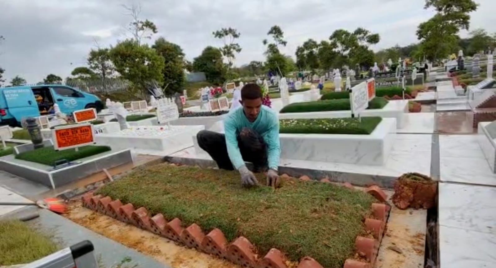 Izat Rohaizad bangga jadi generasi pelapis pekerja kubur, mula pada ...