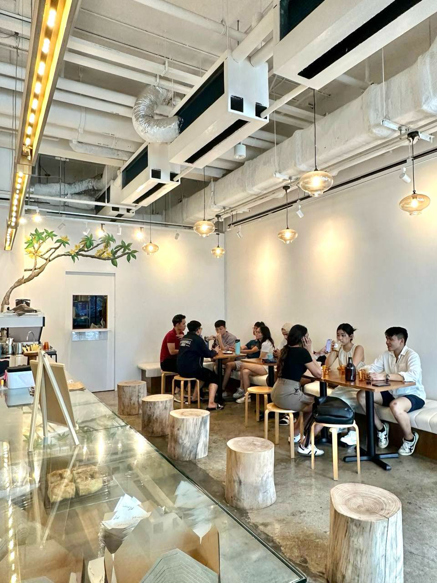 Aussie-inspired cafe Flourish Bakehouse reopens at SMU after year-long hiatus - CNA Lifestyle