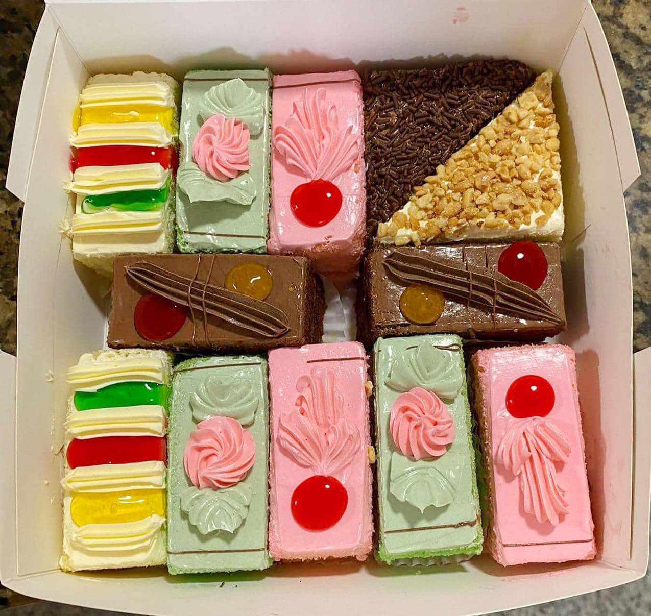 Badminton coach sells nostalgic retro buttercream cakes baked with 30 ...