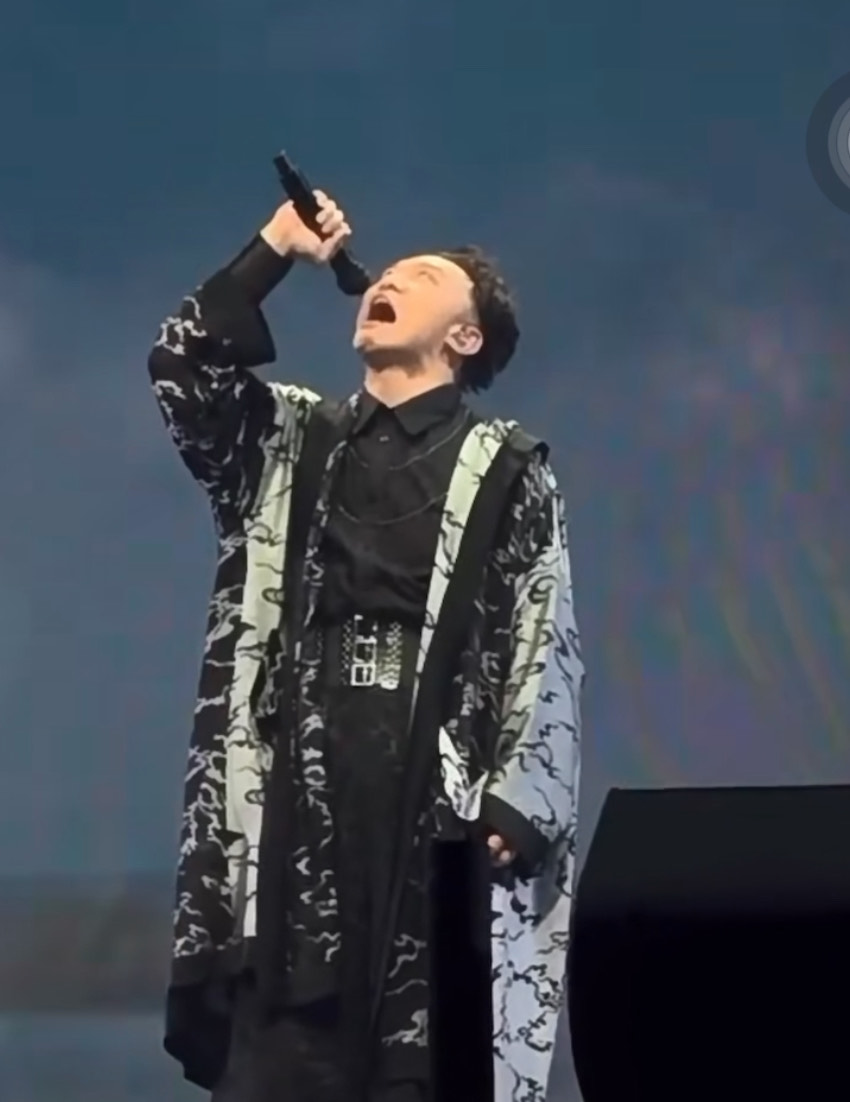 Eason Chan rolls eyes at disruptive fan with loudspeaker during Wuhan ...