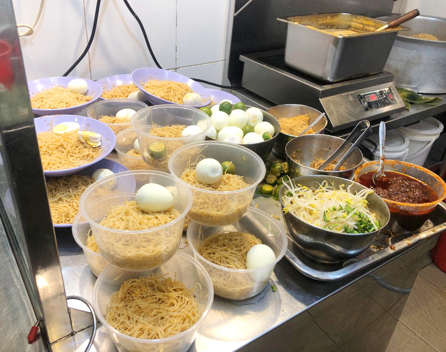 Cheap and filling S$3.50 mee siam from no-frills stall that opens at 1 ...