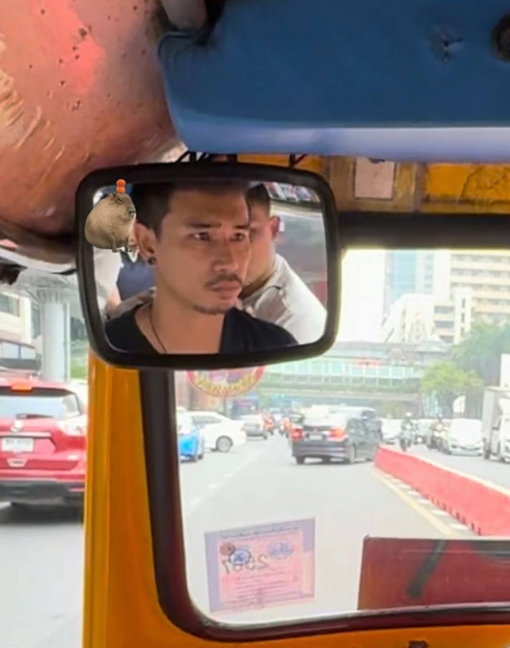 Tuk tuk driver in Thailand looks so much like TVB actor Ruco Chan - TODAY