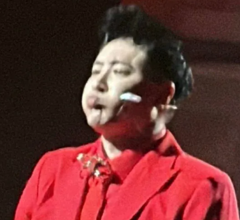 Wilber Pan looks so different in official concert photos compared to ...