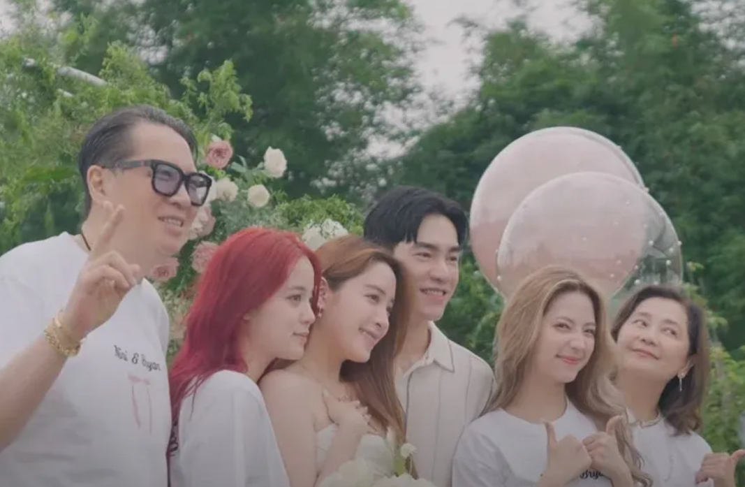 Taiwanese Actor Ouyang Long Kissing Daughter Nini On The Lips At Her ...