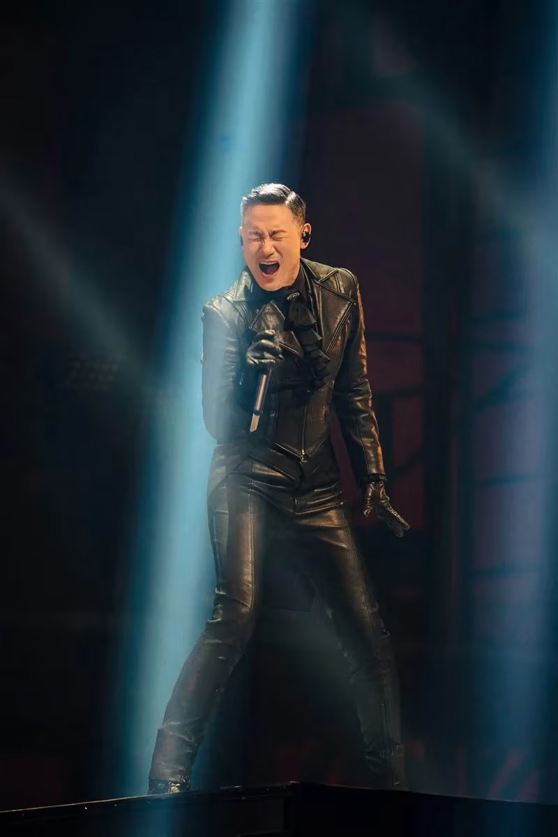 Jacky Cheung apologises for hoarse voice during Hangzhou concert ...