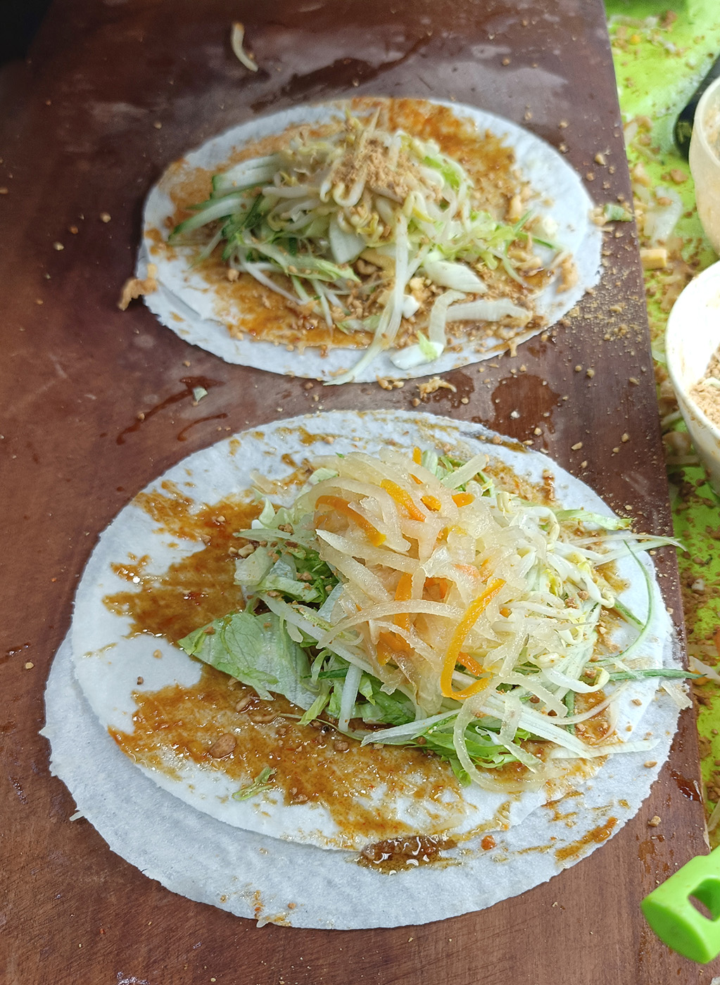 Delish $1.80 Popiah & Overflowing Kueh Pie Tee By Vietnam-Born Hawker ...