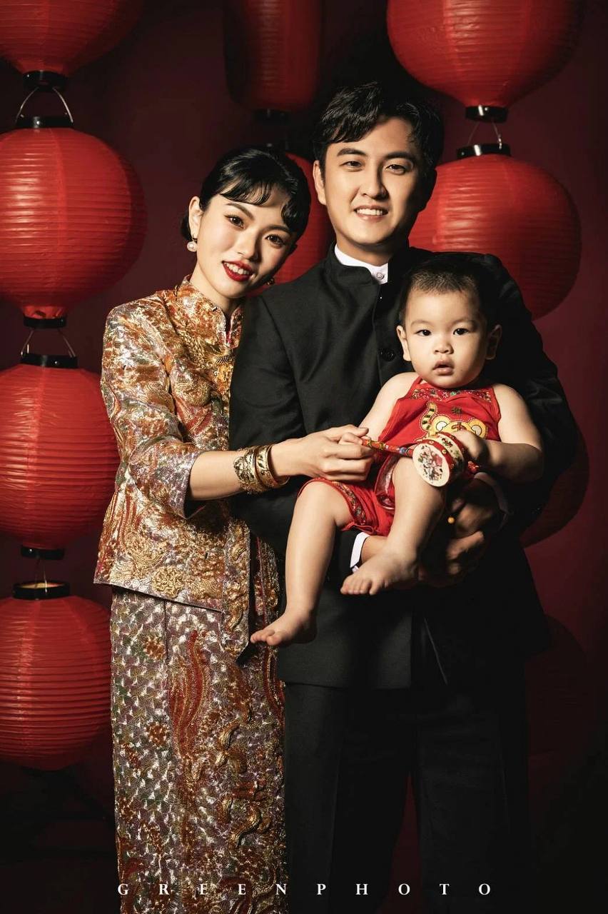 Wife of local singer Huang Jinglun once asked for a divorce 'cause he ...