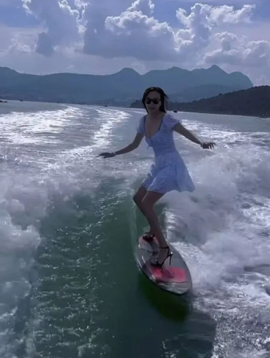 HK actress Stitch Yu wakeboards effortlessly in stilettos - CNA Lifestyle