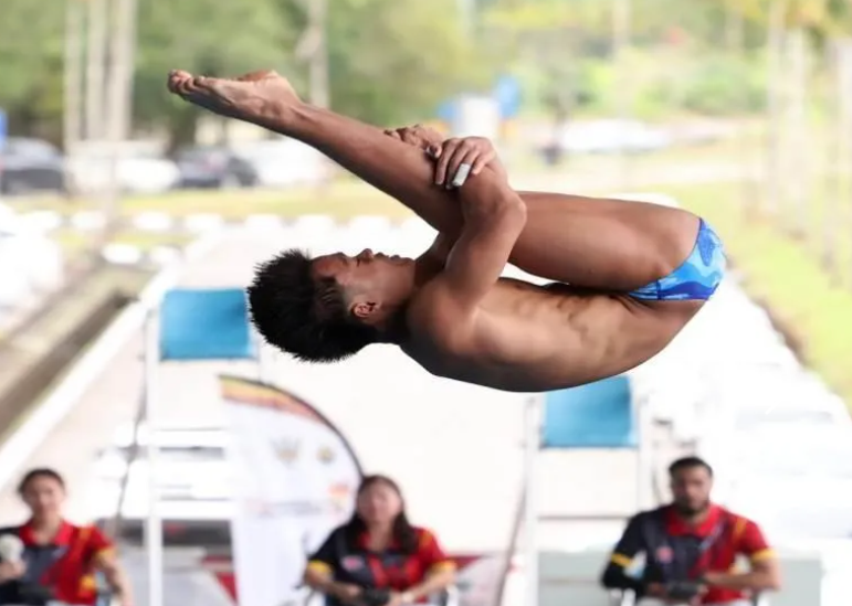 18-year-old M’sian diver Elvis Priestley goes viral for his name... and ...